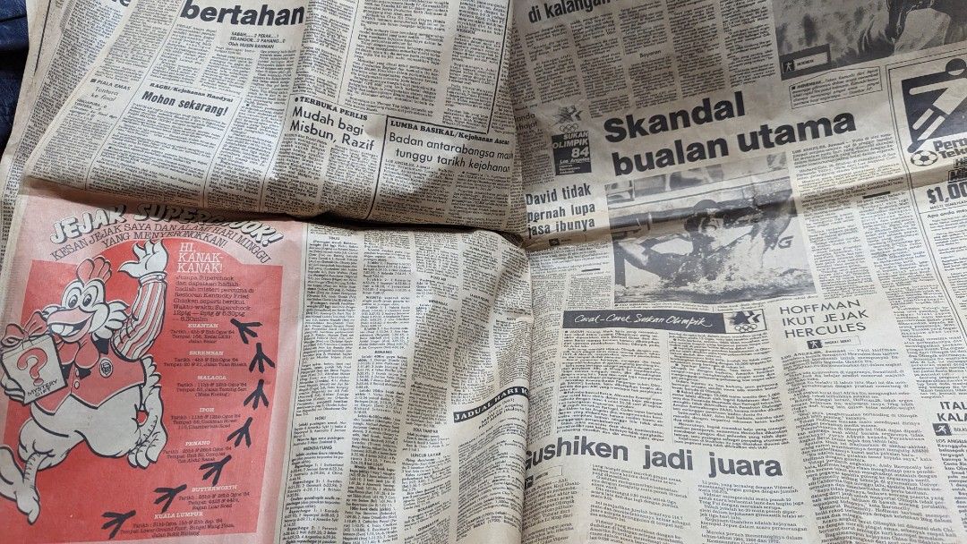 Vintage Surat Khabar Berita Harian 1984 Helaian, Hobbies & Toys, Books ...
