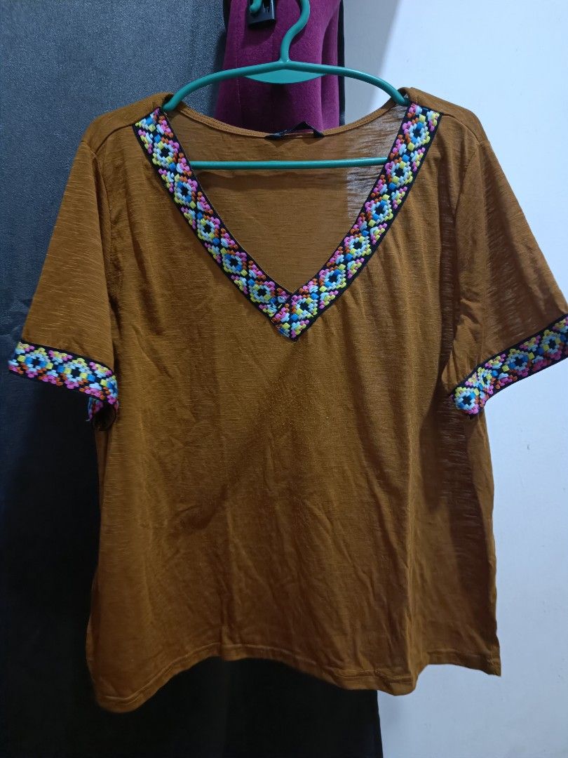 V-neck blouse, Women's Fashion, Tops, Blouses on Carousell