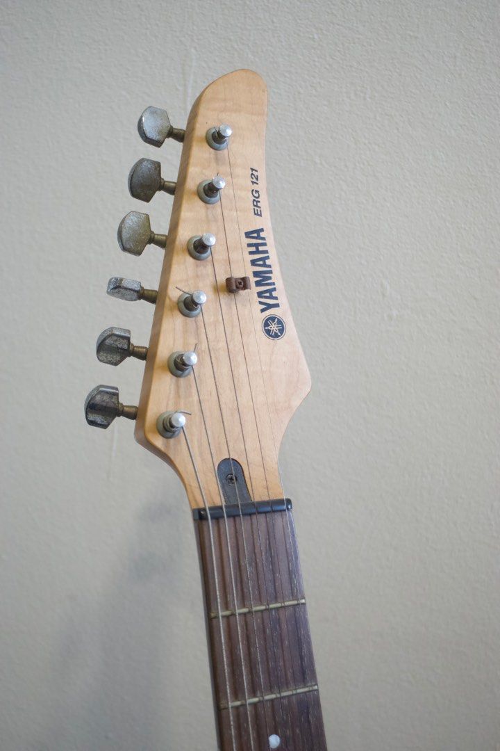 Yamaha ERG 121, Hobbies & Toys, Music & Media, Musical Instruments on ...