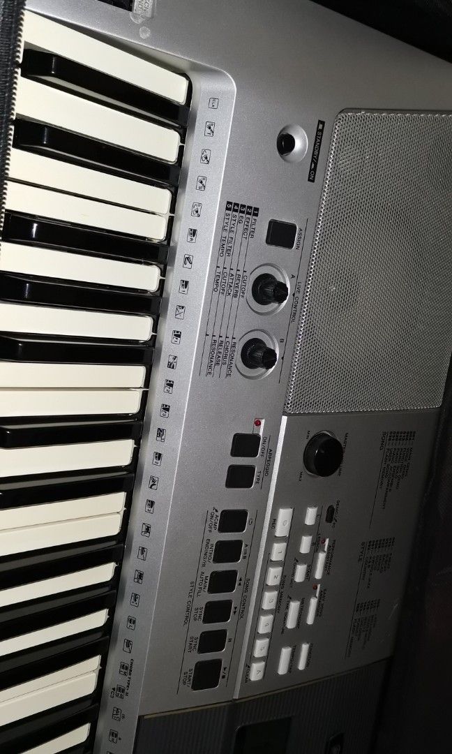 Yamaha psr e413, Hobbies & Toys, Music & Media, Musical Instruments on ...