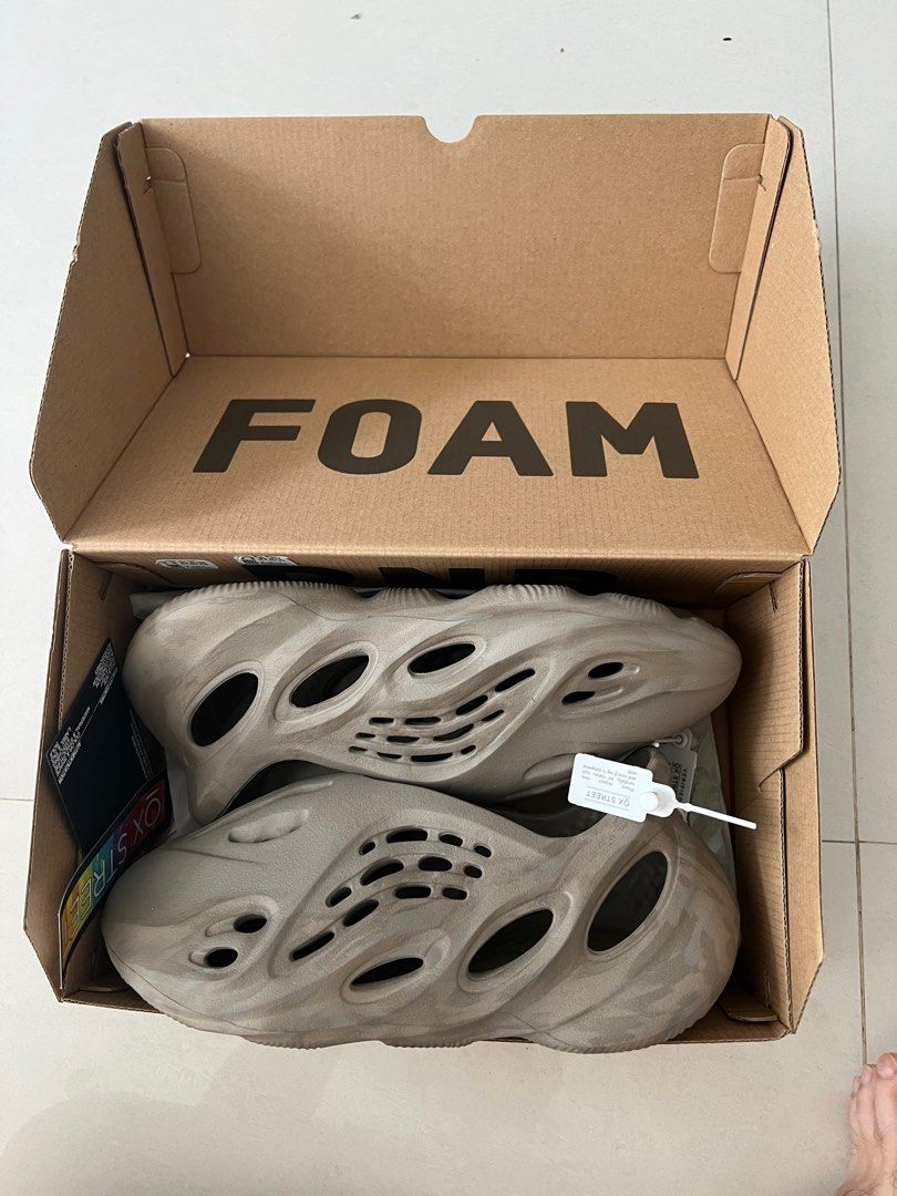 Yeezy Foam Runner Stone Sage, Men's Fashion, Footwear, Sneakers on ...