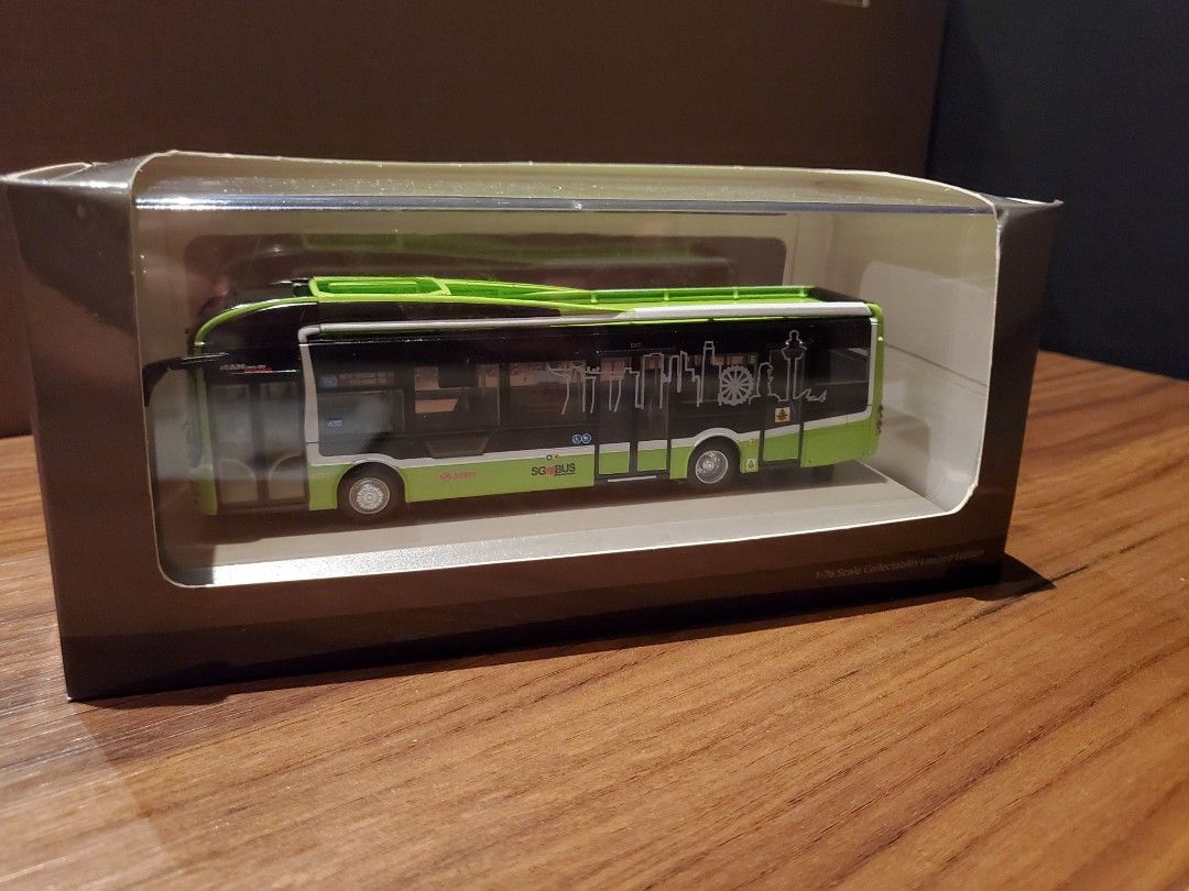 1:76 Man A22 SMRT bus in mint condition Singapore SBS bus train ...