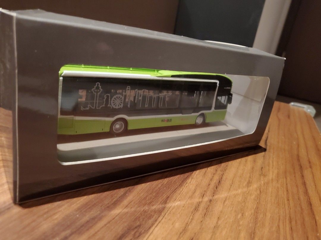 1:76 Man A22 SMRT bus in mint condition Singapore SBS bus train ...