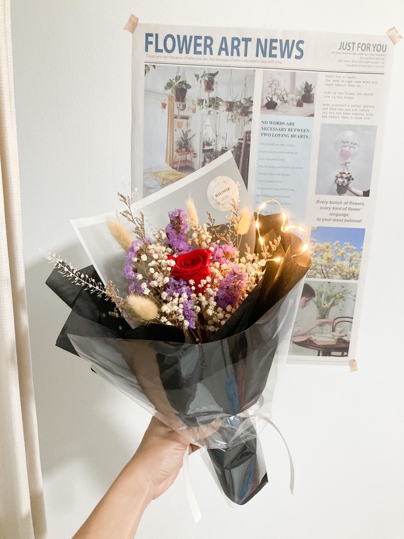 Black Wrapping Red Rose with Baby Breath Bouquet, Hobbies & Toys ...