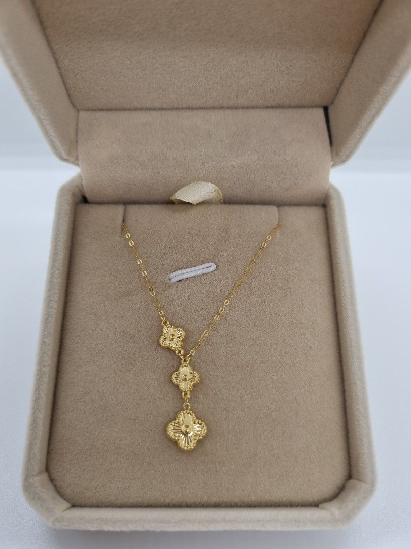 Center chain with VCA Pendant, Women's Fashion, Jewelry & Organizers ...