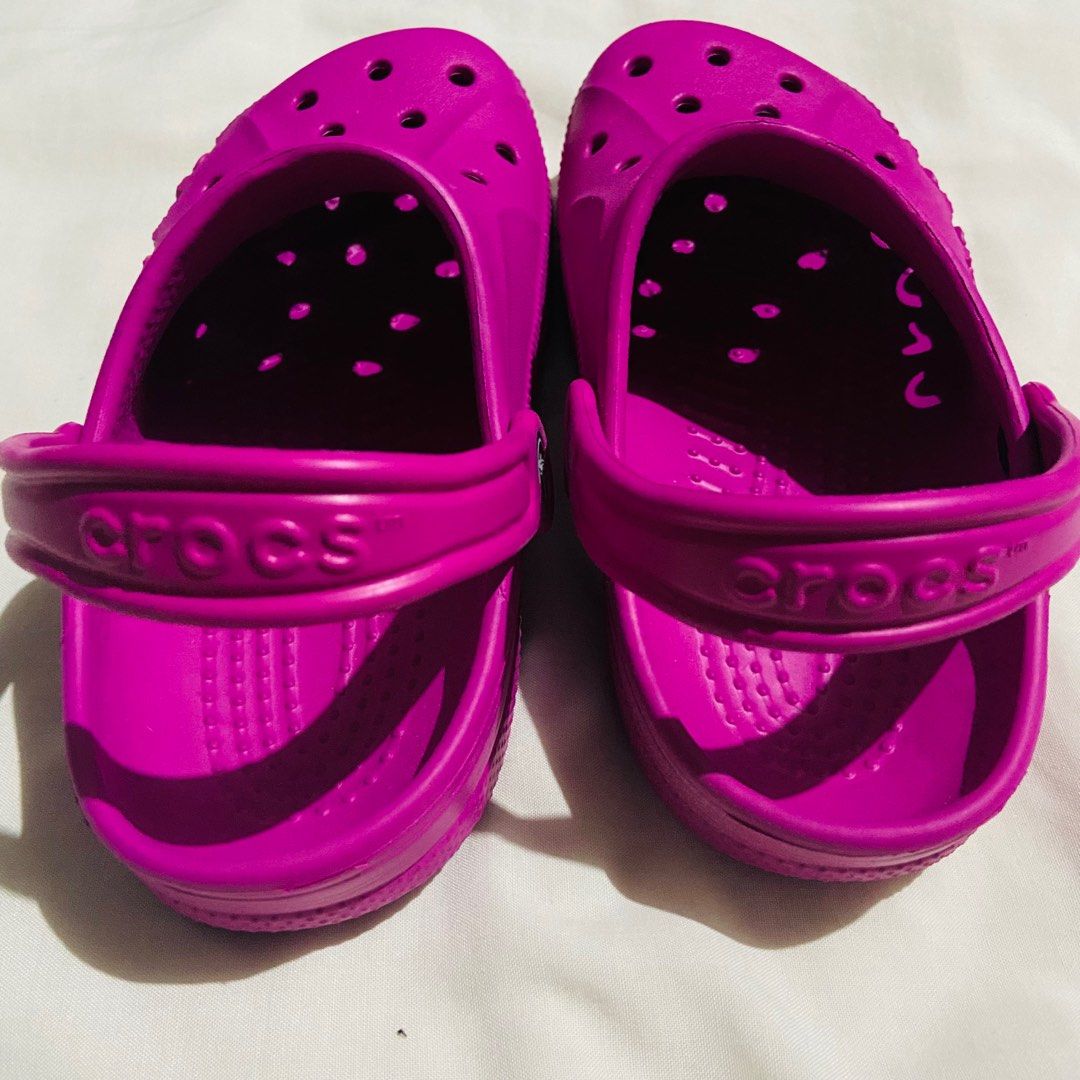 Crocs Size 5, Women's Fashion, Footwear, Slippers and slides on Carousell