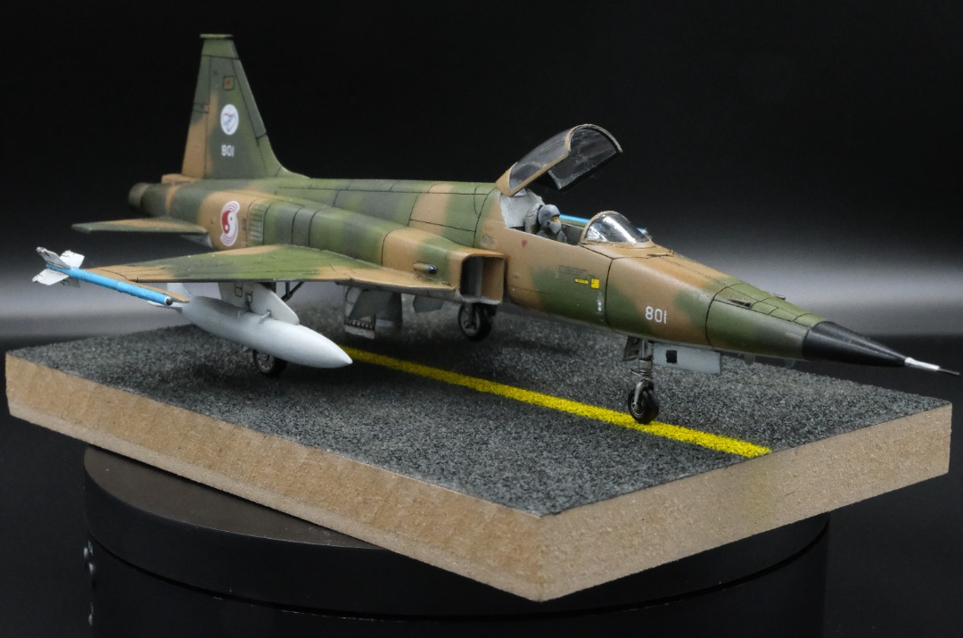 Custom Build - 1/72 F-5E Tiger II, aircraft 801, 144 'Blackite' Squadron, Singapore RSAF, RAAF ...