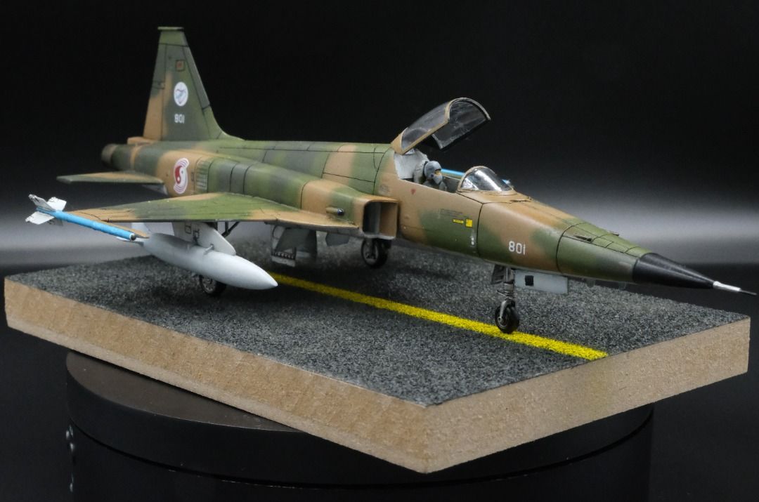 Custom Build - 1/72 F-5E Tiger II, aircraft 801, 144 'Blackite' Squadron, Singapore RSAF, RAAF ...