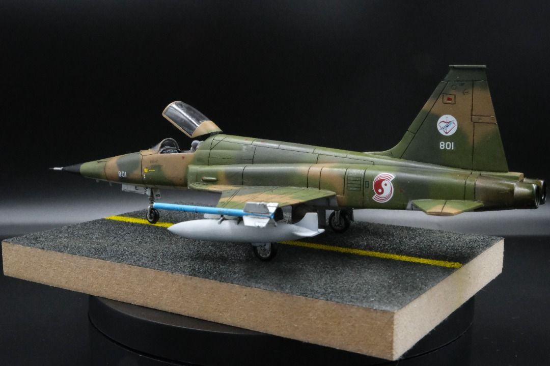 Custom Build - 1/72 F-5E Tiger II, aircraft 801, 144 'Blackite' Squadron, Singapore RSAF, RAAF ...