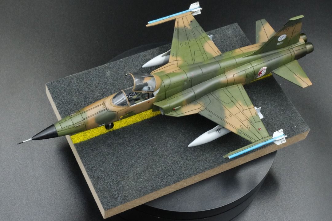 Custom Build - 1/72 F-5E Tiger II, aircraft 801, 144 'Blackite' Squadron, Singapore RSAF, RAAF ...