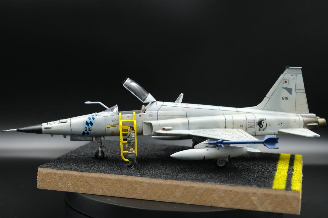 Custom Build - 1/72 Northrop F-5E Tiger II, aircraft 815 of RSAF 141 Sqn 'Merlin', Paya Lebar ...