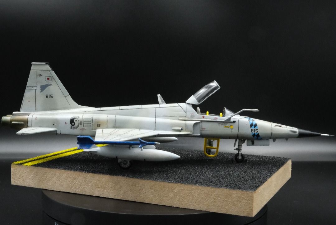 Custom Build - 1/72 Northrop F-5E Tiger II, aircraft 815 of RSAF 141 Sqn 'Merlin', Paya Lebar ...