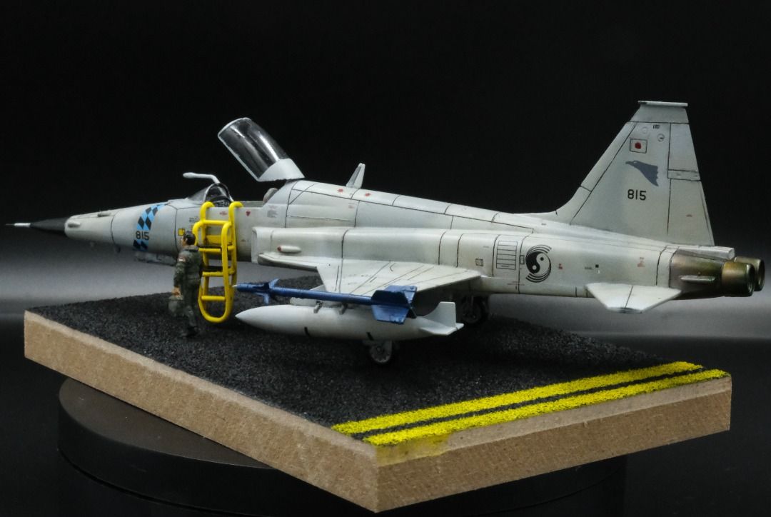 Custom Build - 1/72 Northrop F-5E Tiger II, aircraft 815 of RSAF 141 Sqn 'Merlin', Paya Lebar ...