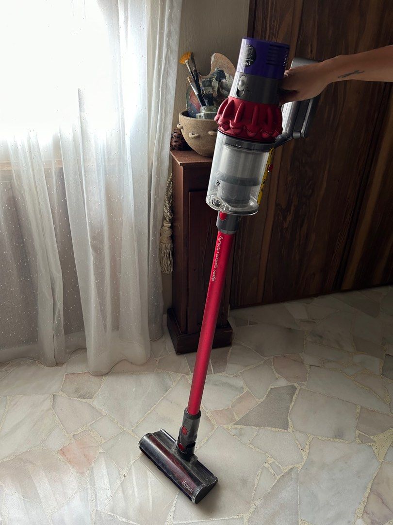 Dyson Cyclone V10 Fluffy, TV & Home Appliances, Vacuum Cleaner ...