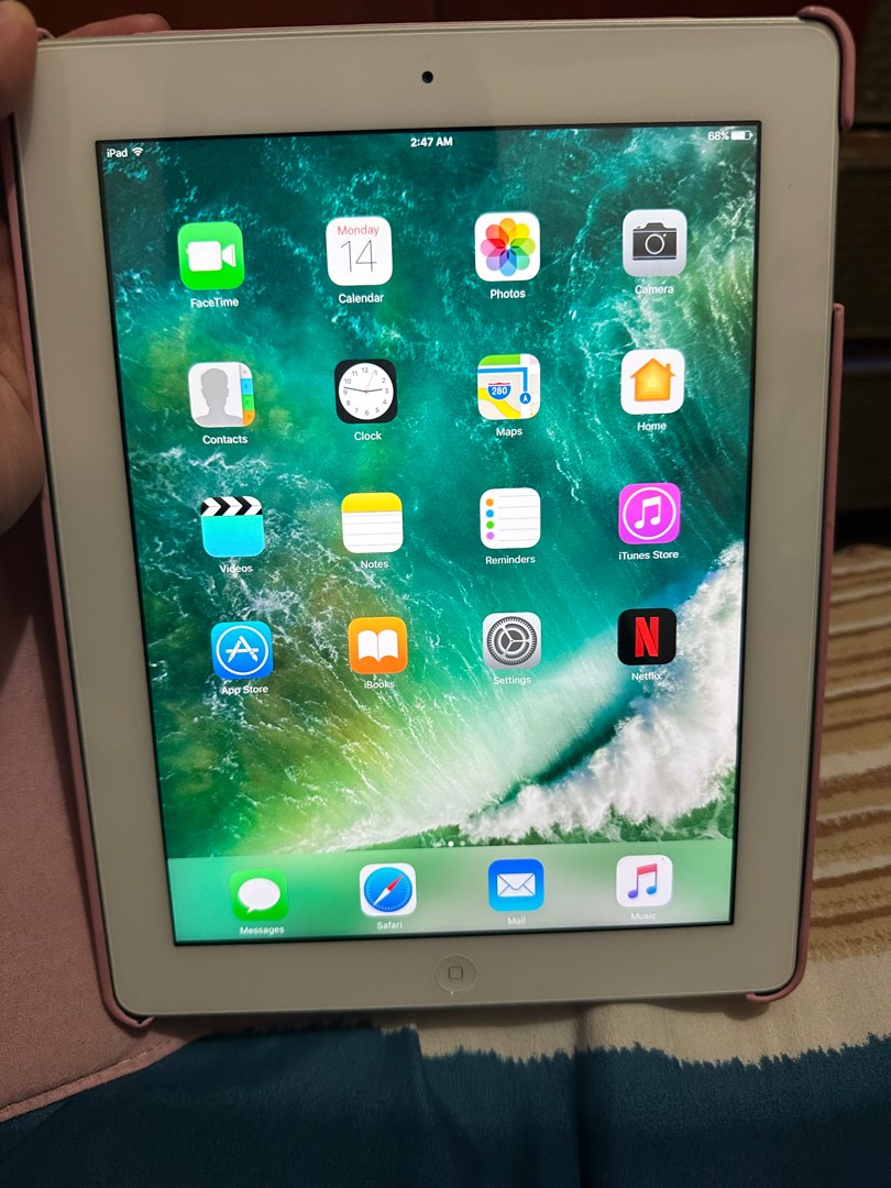 ipad 4th gen on Carousell