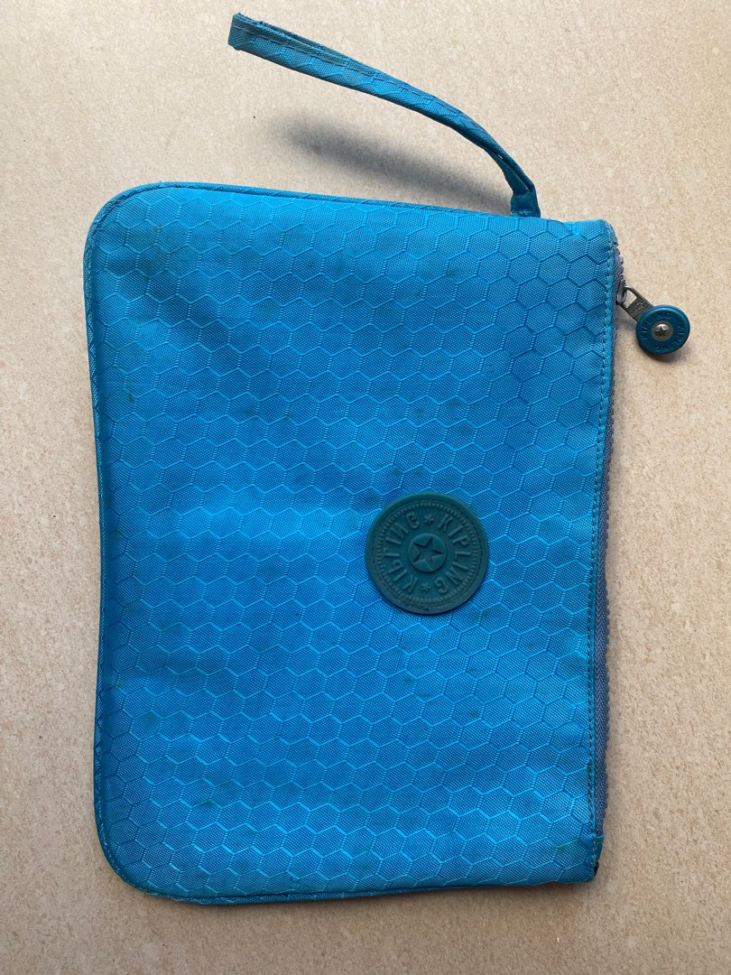 Kipling Big Pouch Bag, Women's Fashion, Bags & Wallets, Purses ...