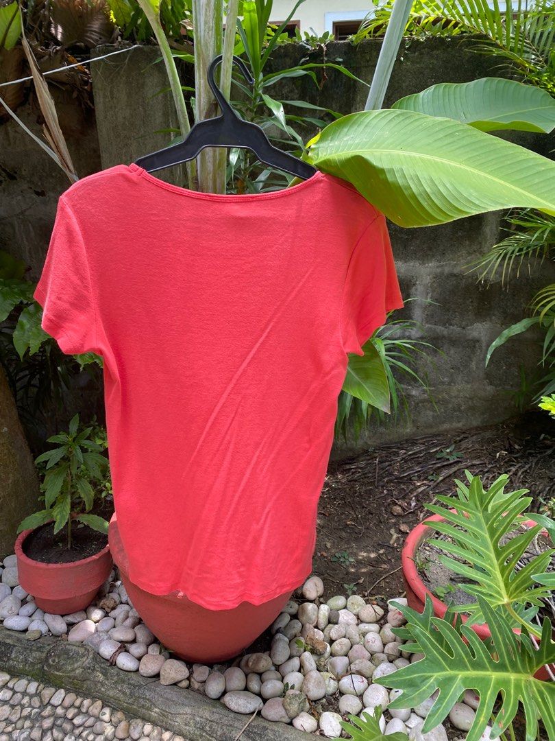 Mango basics red top, Women's Fashion, Tops, Shirts on Carousell