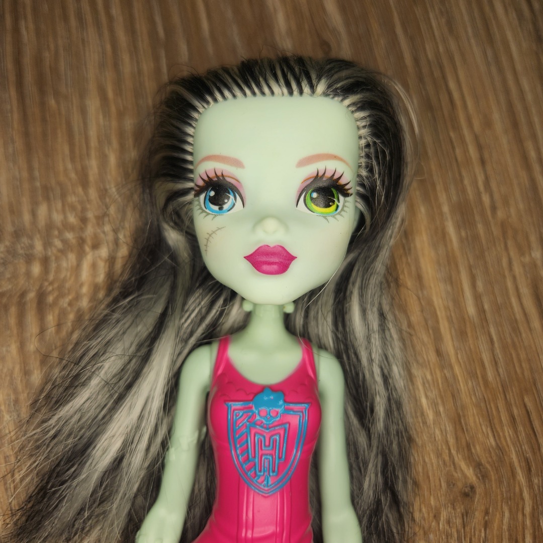 Monster High Doll Frankie Stein G2 (authentic MH doll), Hobbies & Toys ...