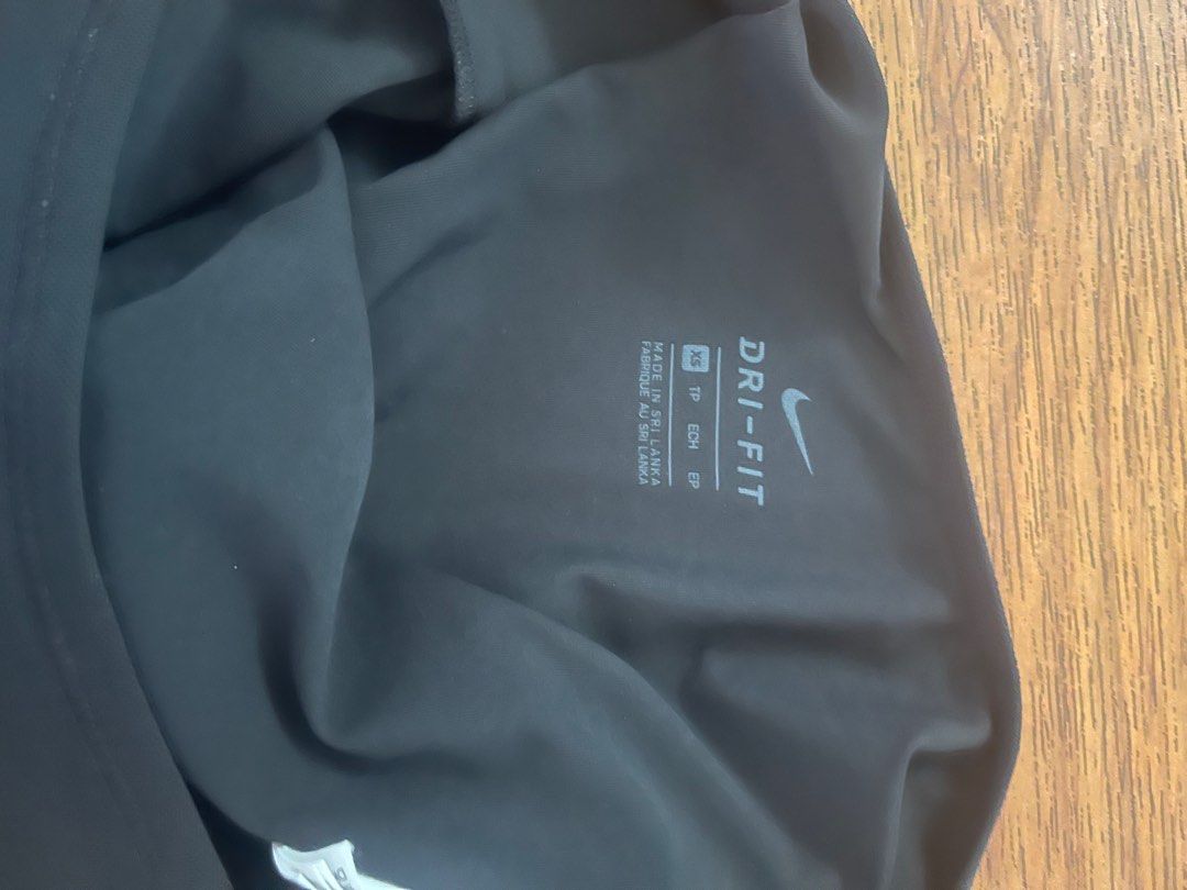 Nike top hitam untuk olahraga, Olah Raga, Baju Olahraga di Carousell