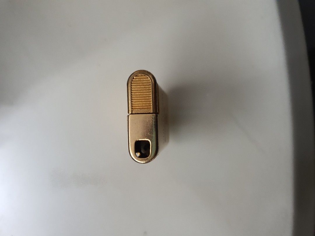 Peter Stuyvestant Gold Lighter, Hobbies & Toys, Collectibles ...
