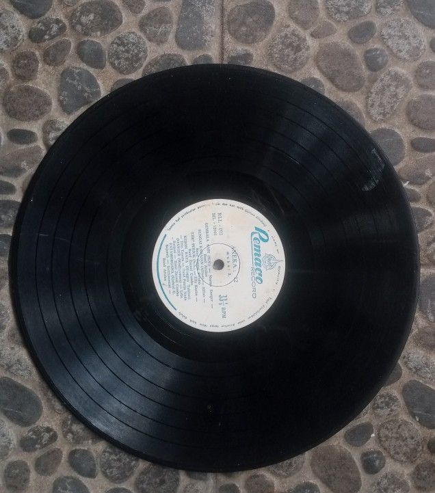 Vinyl Piringan Hitam, Antik, Lainnya di Carousell