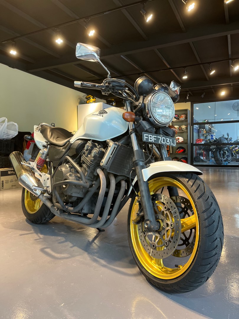 Pre Owned Honda CB400SF Revo, Motorcycles, Motorcycles for Sale, Class 2A on Carousell