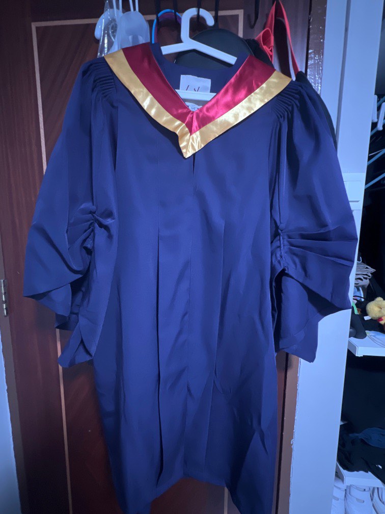 Rental NYP Diploma Graduation Gown Size S, Women's Fashion, Dresses ...