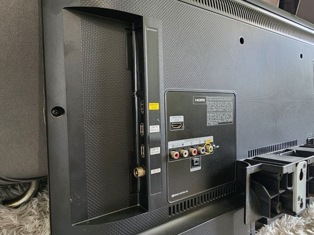 Samsung 32 inch Full HD IPS Panel, TV & Home Appliances, Other Home ...