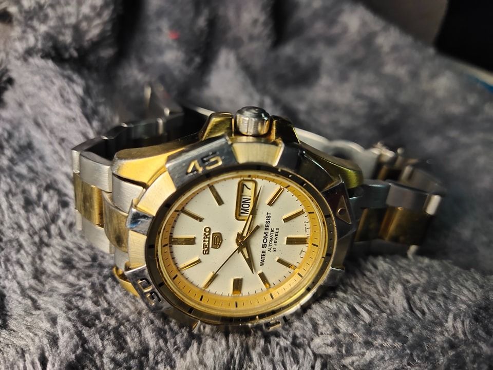 Seiko 5 White dial Automatic Two tone Gold Stainless Steel bracelet Men's Watch Date Deployant ...