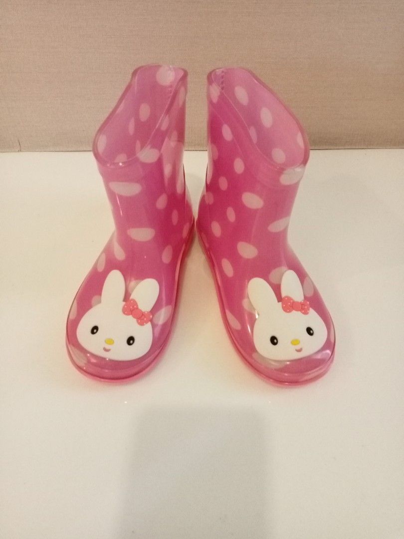 Sepatu boots anak hello Kitty uk 26 ALN-YN-104, Bayi & Anak, Lainnya di Carousell