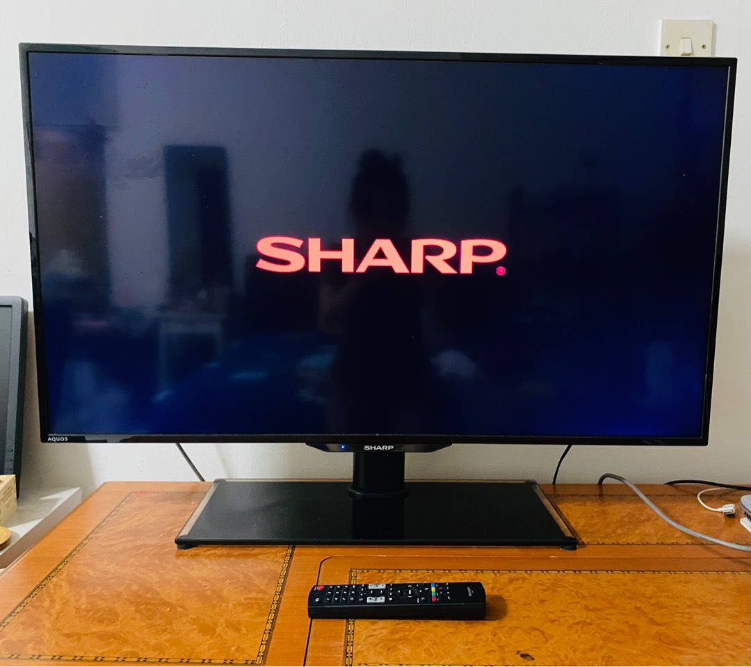 (Self-collection) Sharp TV 40 in (model : LC40LE460x) with HDMI cable ...