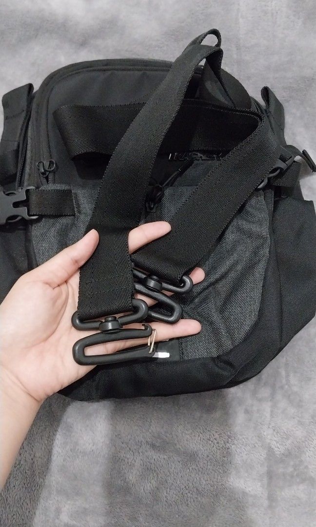 Tracker Bag, Fesyen Pria, Tas & Dompet , Tas Selempang di Carousell