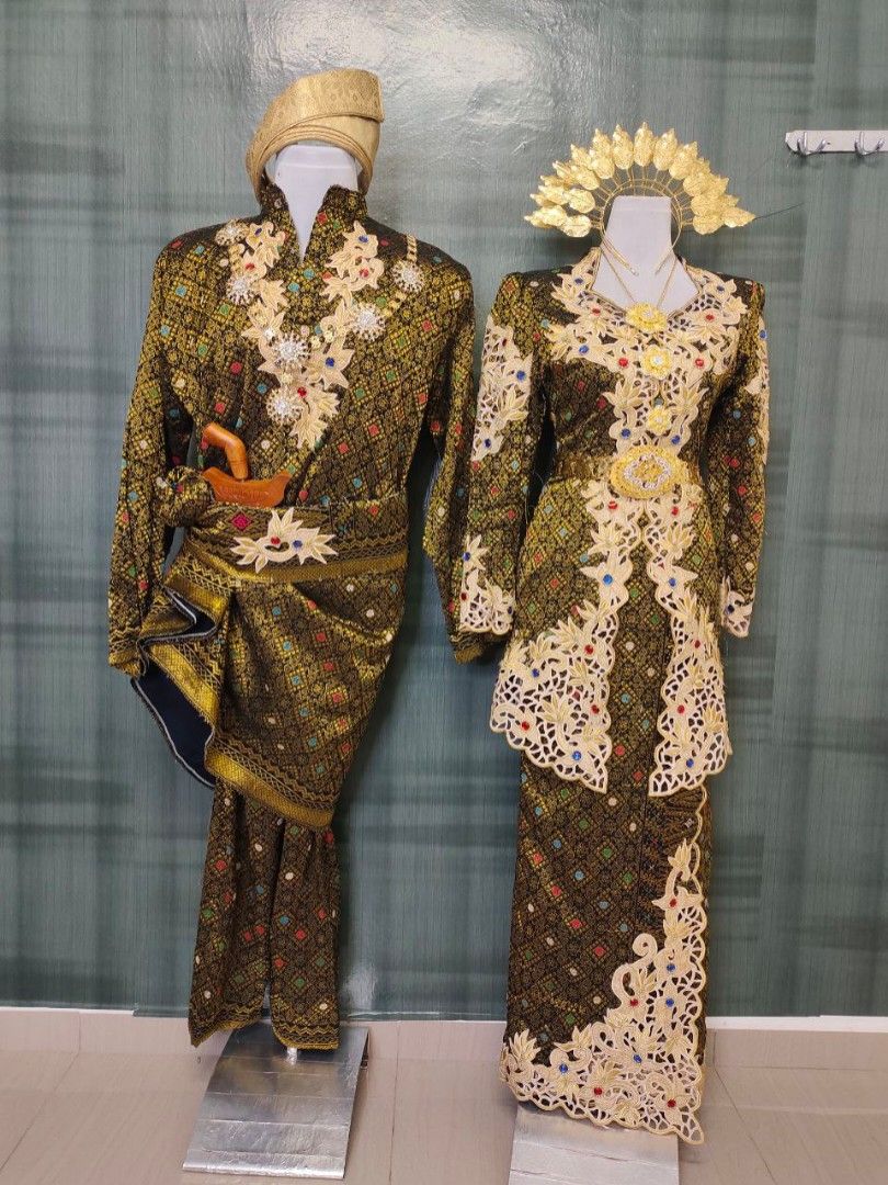 Traditional bangsawan kesultanan klasik songket sewa only, Women's Fashion, Dresses & Sets ...