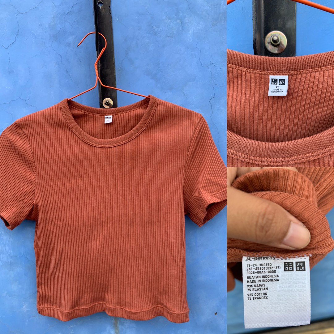 Tshirt crop uniqlo, Fesyen Wanita, Pakaian Wanita, Atasan di Carousell