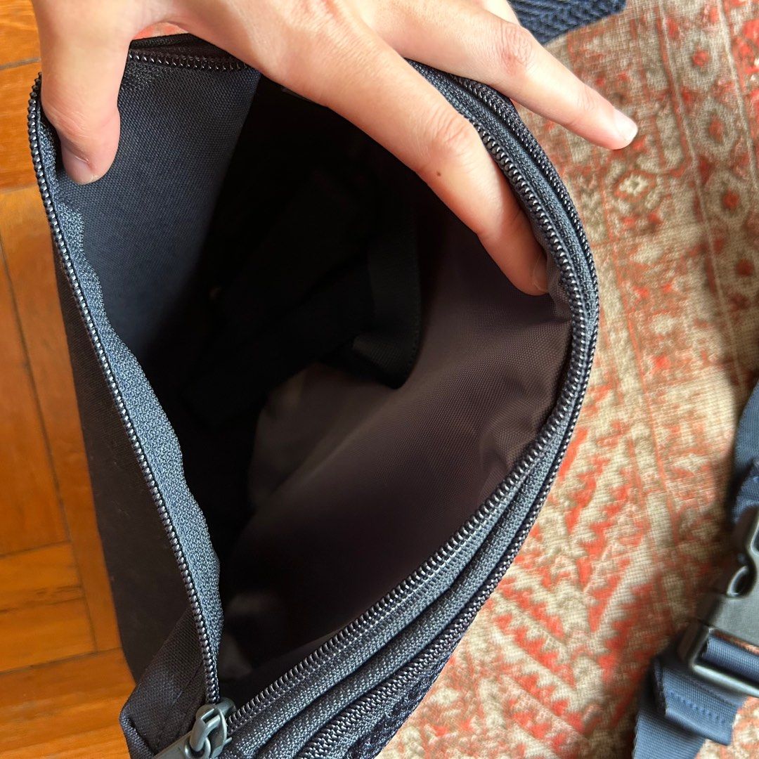 Uniqlo Navy Blue Fanny Pack, Men's Fashion, Bags, Belt bags, Clutches ...