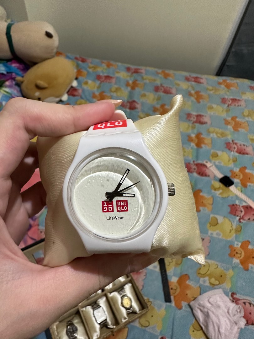 Uniqlo watch on Carousell