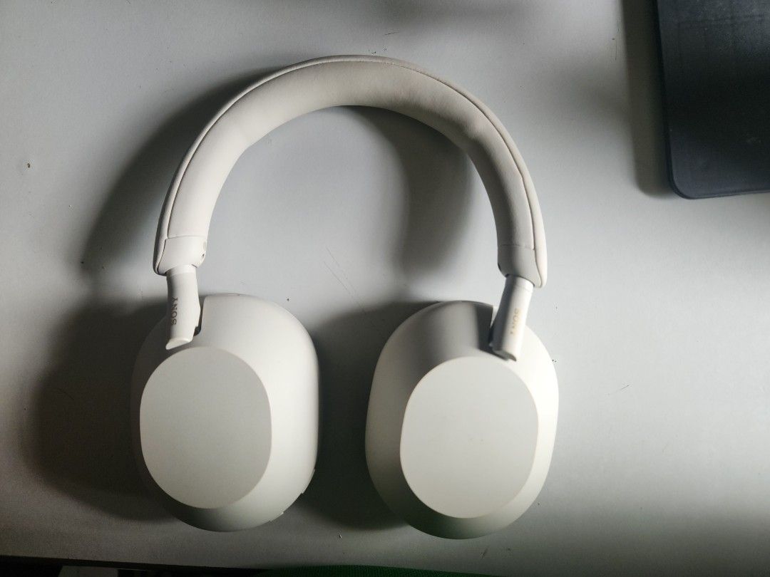 White/Silver XM5 Sony WH-1000XM5, Audio, Headphones & Headsets on Carousell