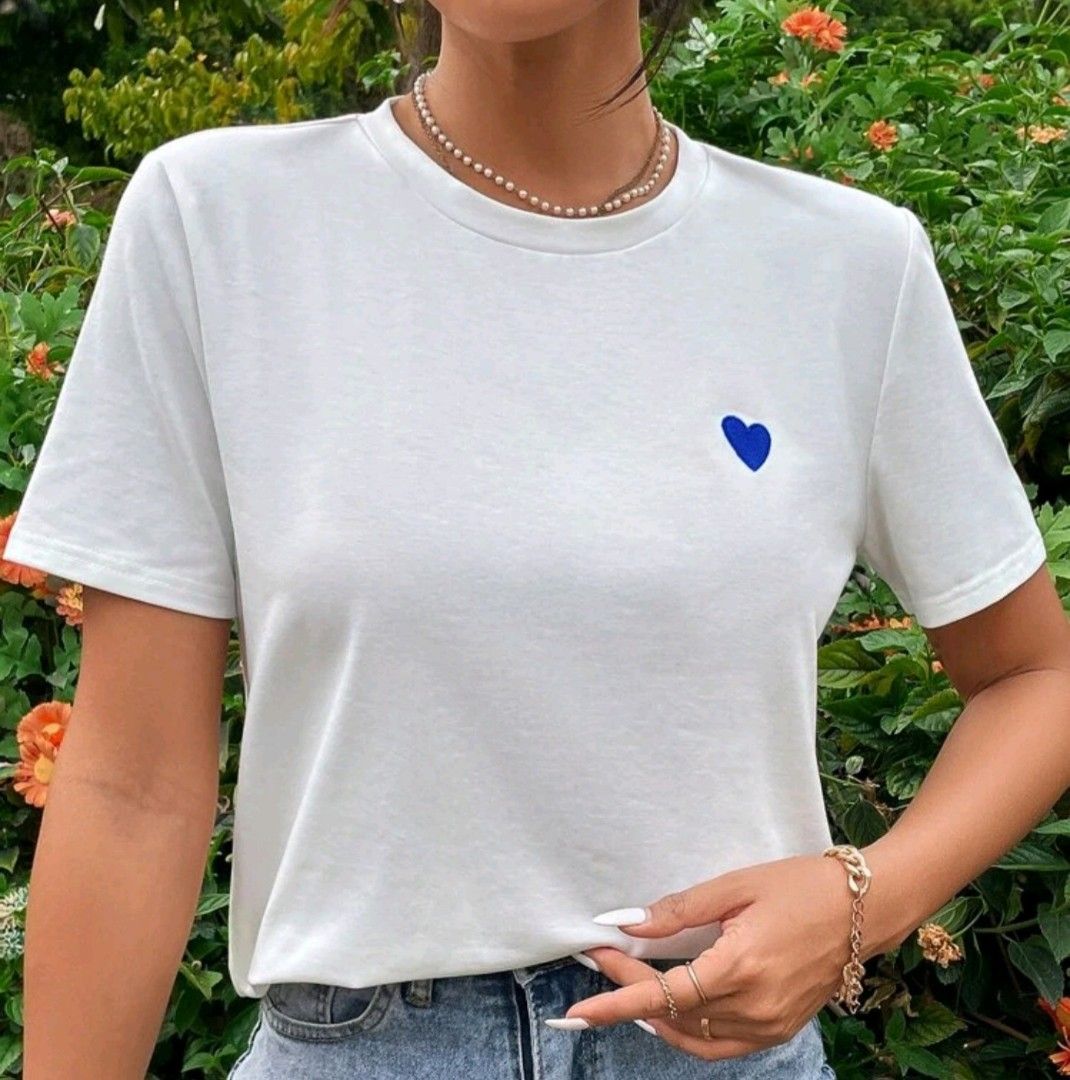 Women Chest Heart Logo Embroidery Round Neck Tee Shirt, Women's Fashion ...