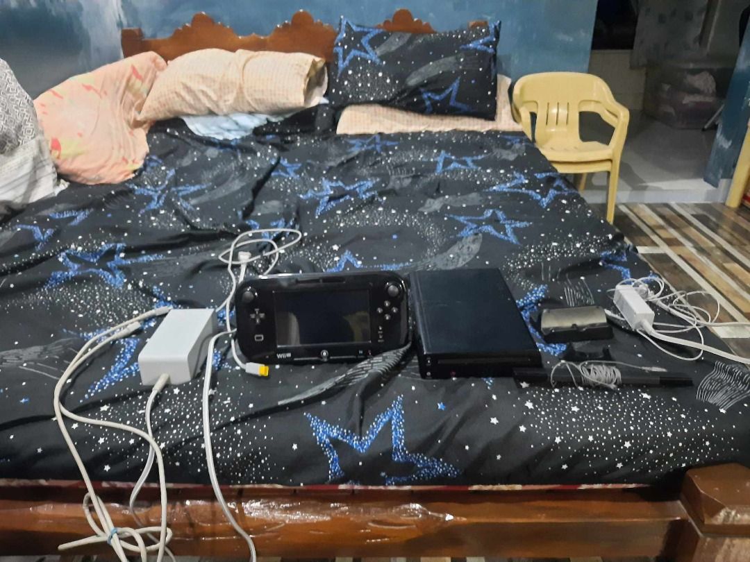 Working scratched Jailbroken Tiramisu Wii U Black 32Gb it comes with ...