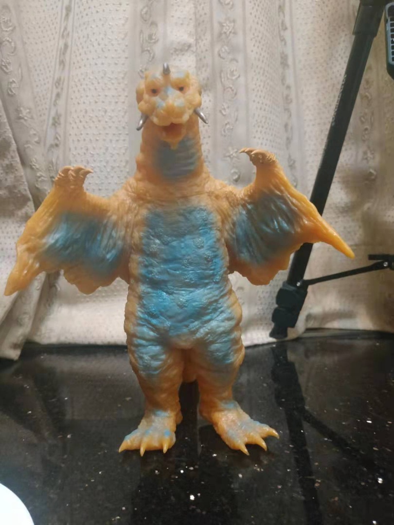 X plus 怪獸 佩吉拉 超人, 興趣及遊戲, 玩具 & 遊戲類 - Carousell