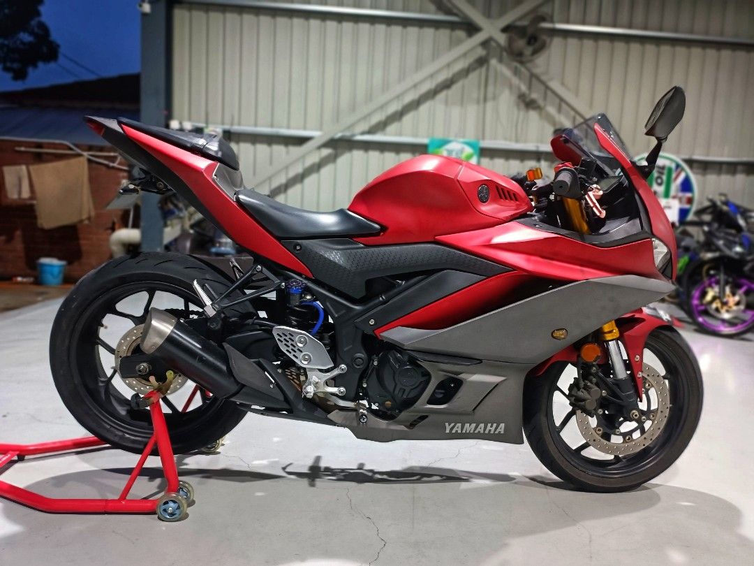 Yamaha R25 v2 Rim lebar swap/trade, Motorbikes on Carousell