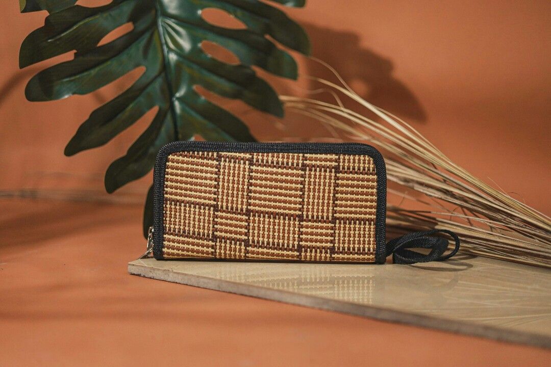 Banig Compartment Wallet, Women's Fashion, Bags & Wallets, Wallets ...