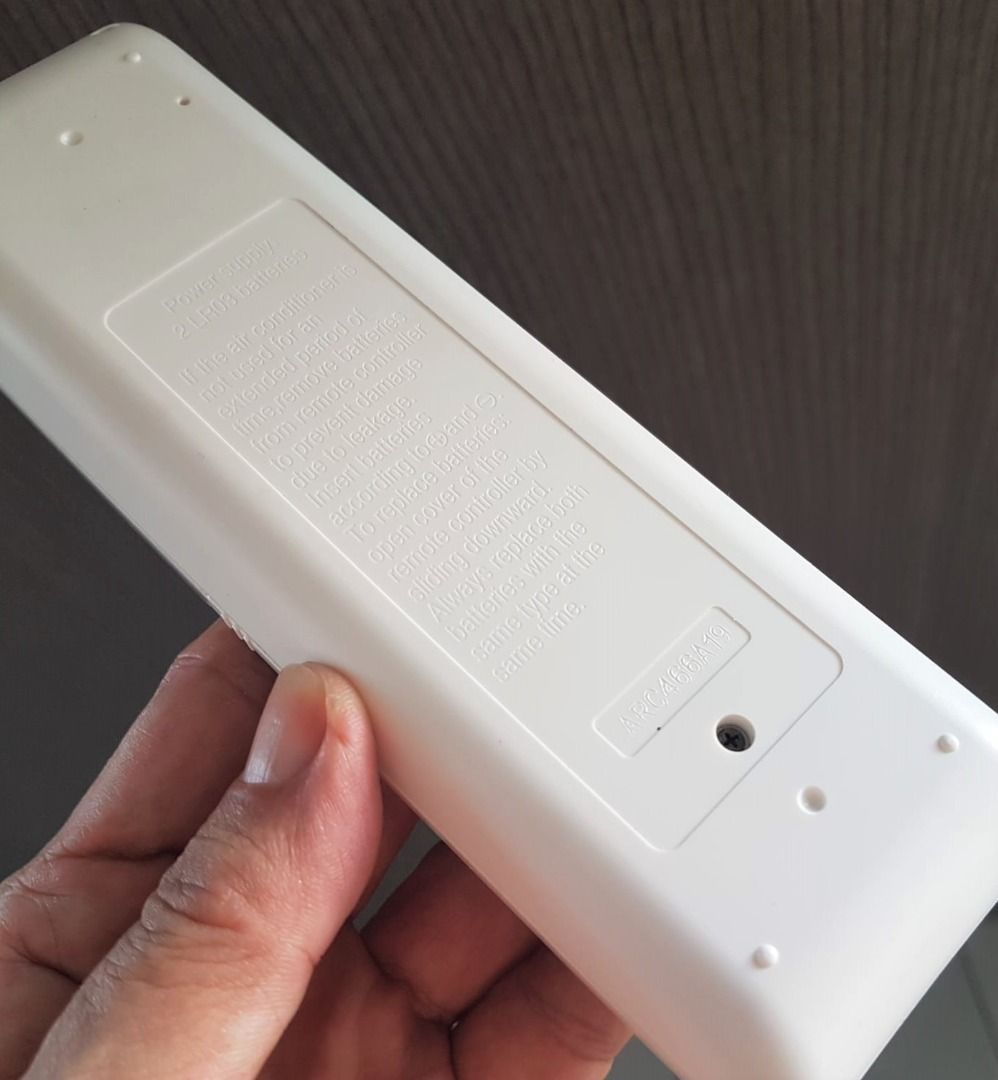 Daikin Wireless Remote Control, Model ARC466A19, Compatible with Daikin ...