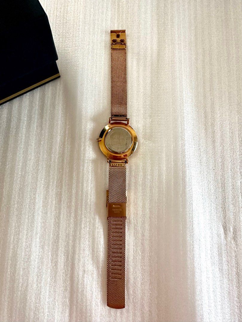 DW Classic Petite Melrose Rose Gold (32mm), Women's Fashion, Watches ...