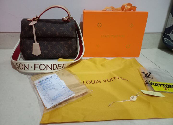 elvi on Carousell
