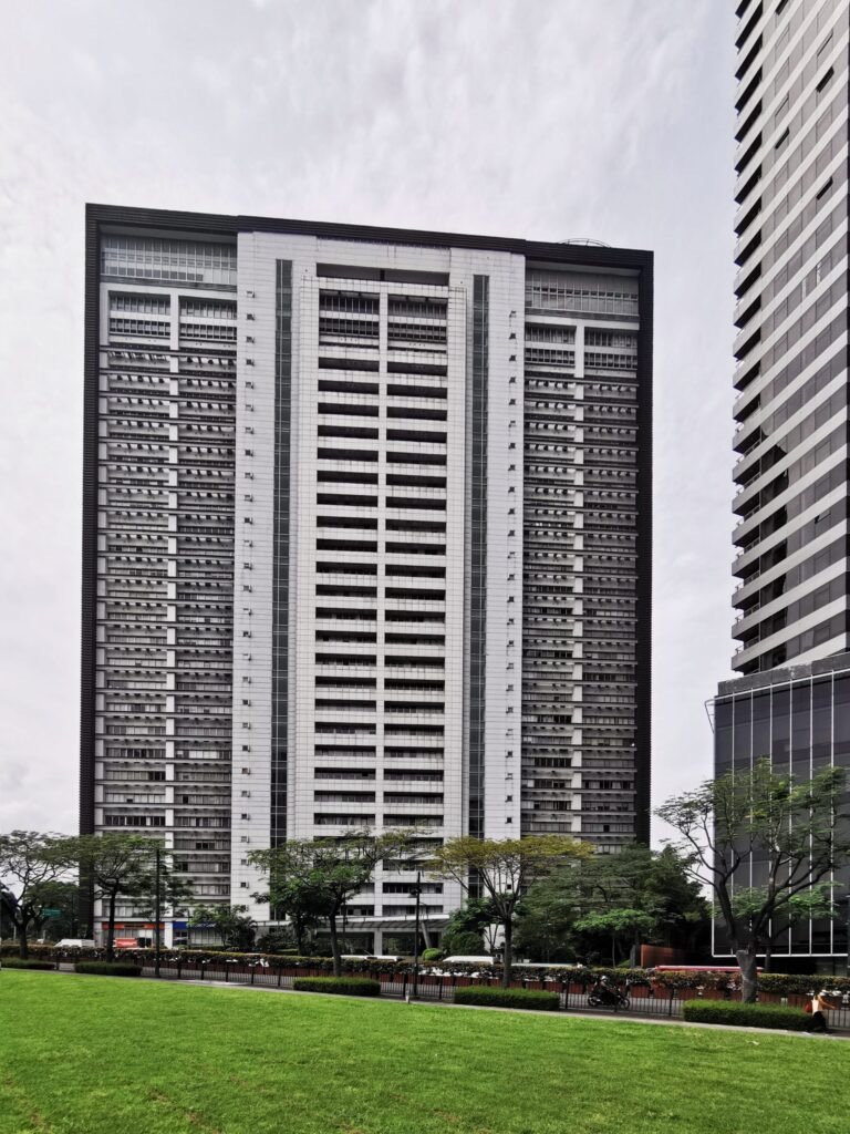 FOR RENT: Fully-Furnished 1 Bedroom Unit at Fairways Tower, BGC, Taguig ...