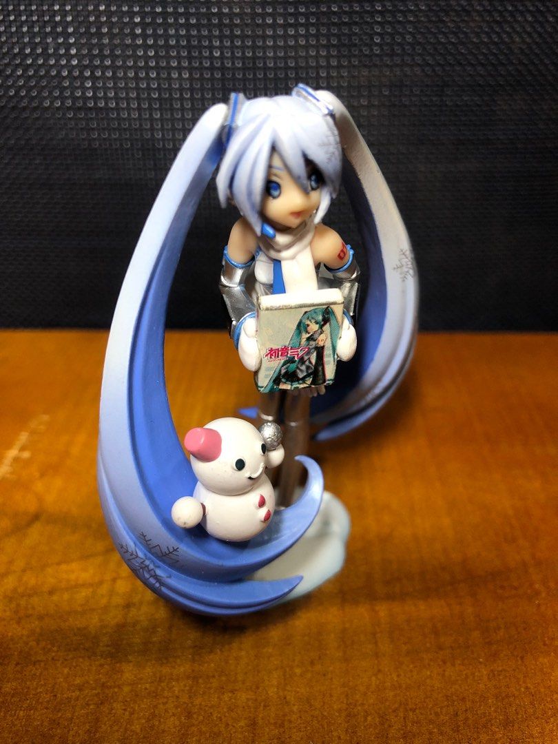 Hatsune Miku Snow figure, Hobbies & Toys, Toys & Games on Carousell
