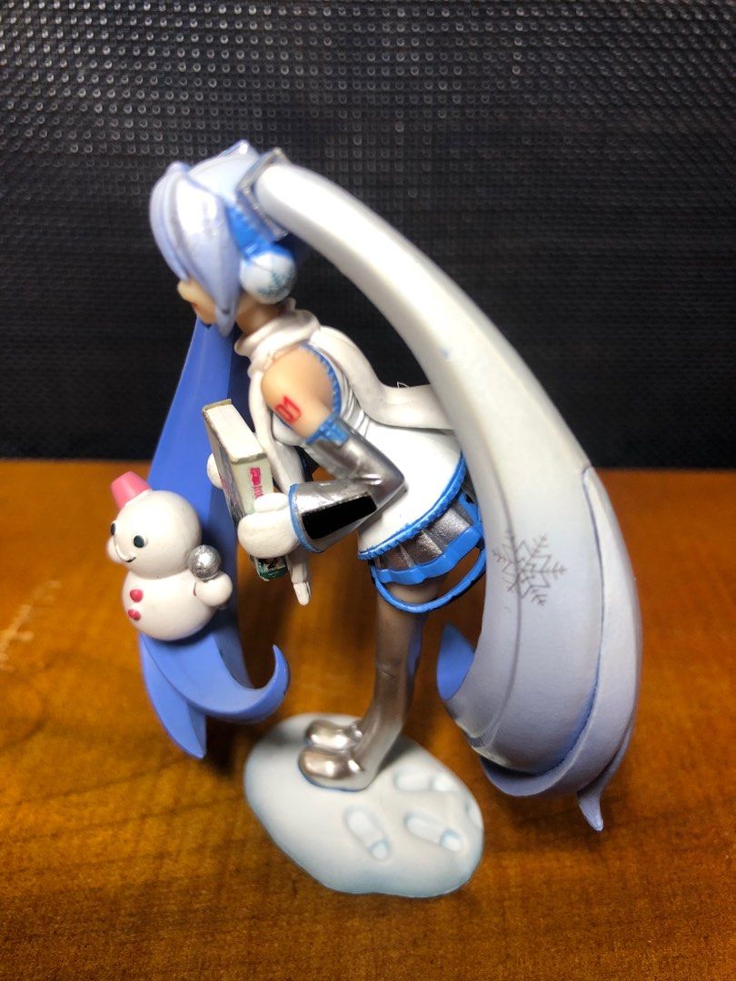 Hatsune Miku Snow figure, Hobbies & Toys, Toys & Games on Carousell