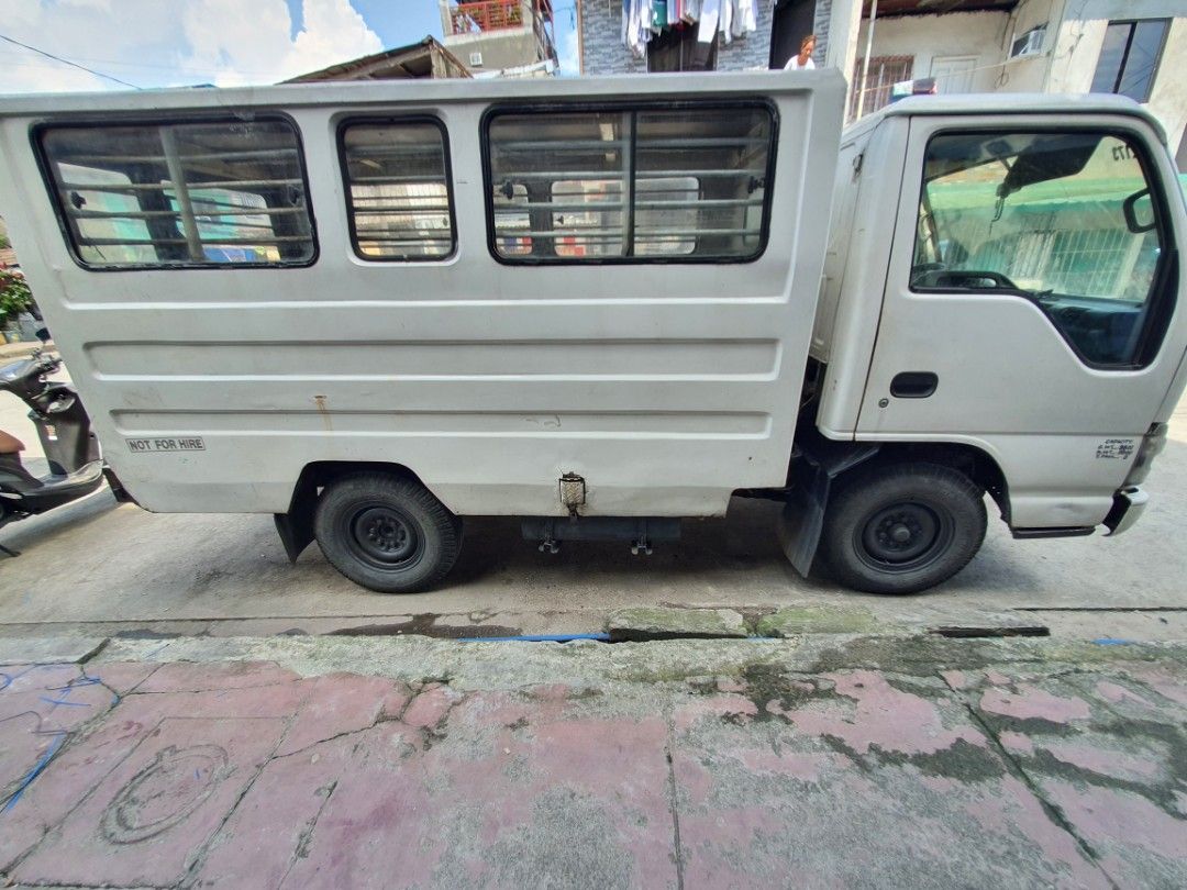 Isuzu nhr 4jb1 Manual on Carousell