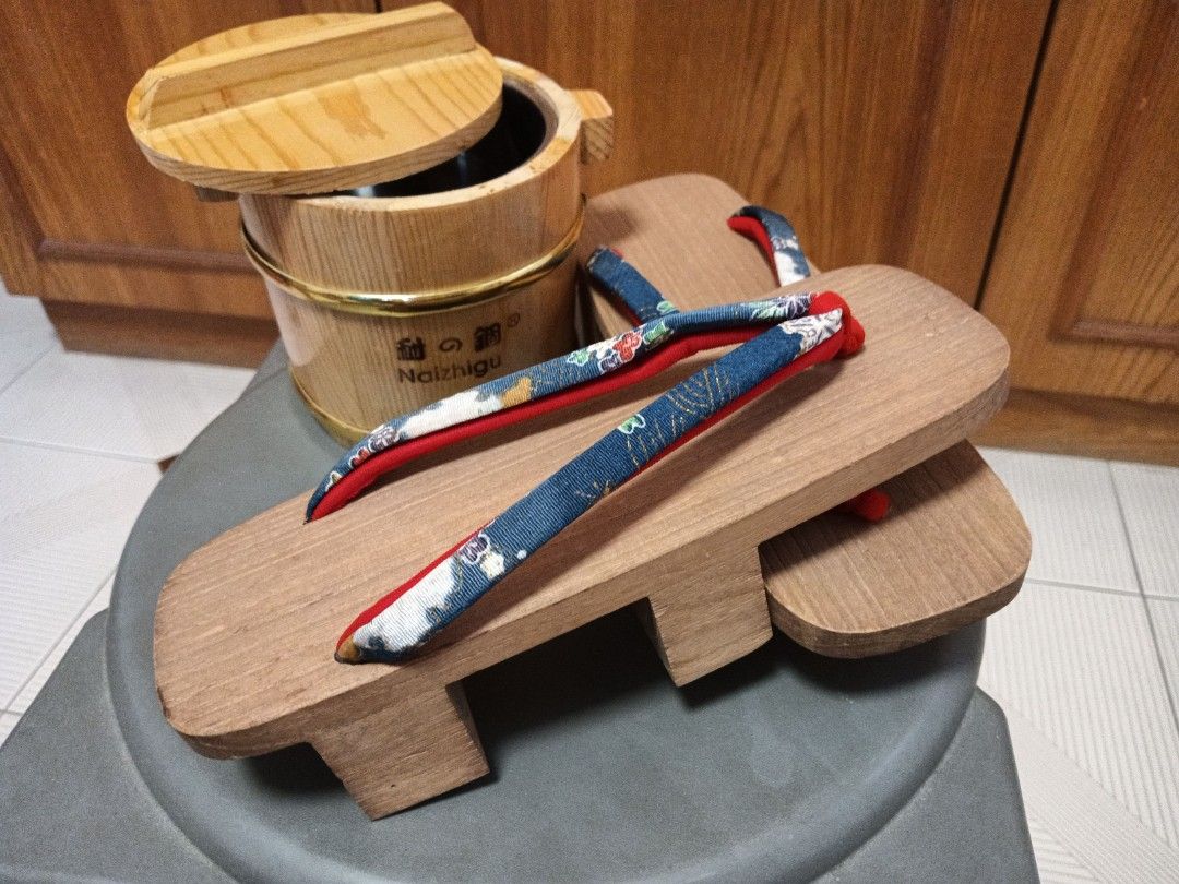 Japanese clogs and small bin, Men's Fashion, Footwear, Flipflops and ...